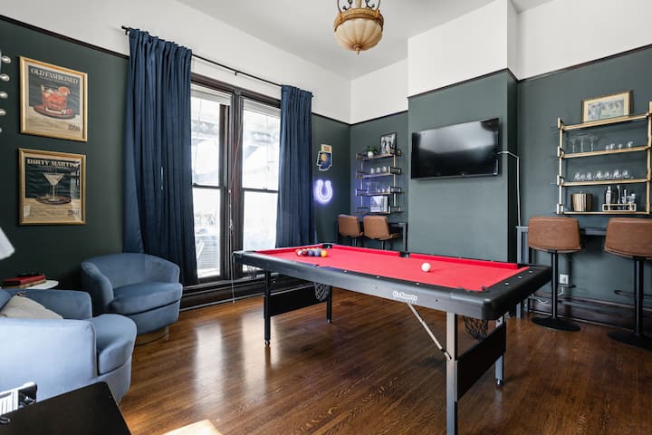 Luxe Victorian- Prime Location| Hot Tub| Billiards - Indiana