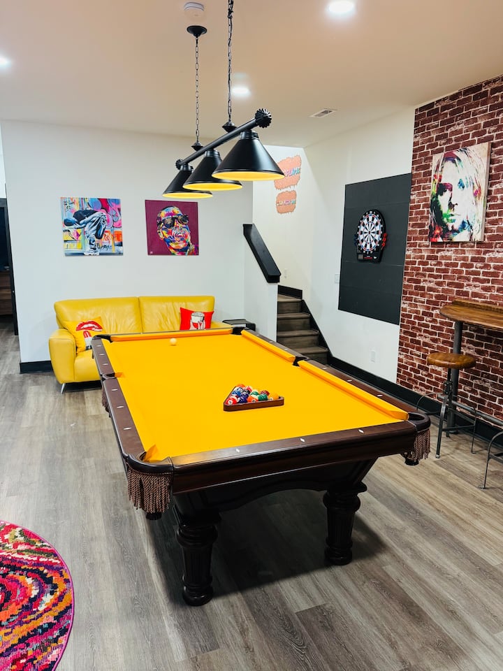 Luxe Lodge ,Hot Tub,game Room - West Virginia
