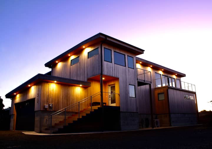 Oceanfront Getaway W/stunning Views & Soaking Tub - Manzanita, OR