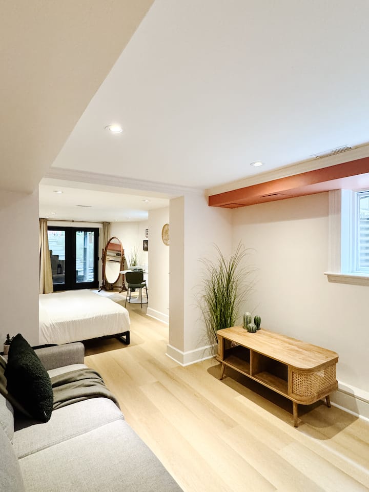 Stylish Private Suite • King Bed • Central Toronto - Rosedale, ON, Canada