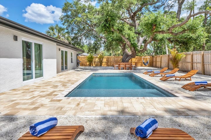 Private Poolside Paradise | Walk To Legacy Trl | - Sarasota, FL