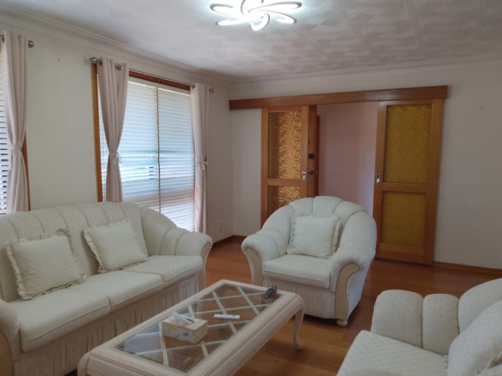 Charming 3-br Holiday Home Near Werribee Park - Werribee