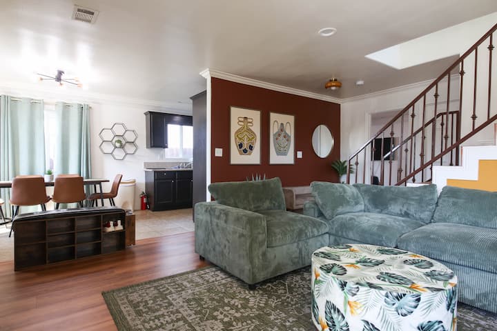 Huge 10 Bedrooms! South Of Dtla - South Gate, CA