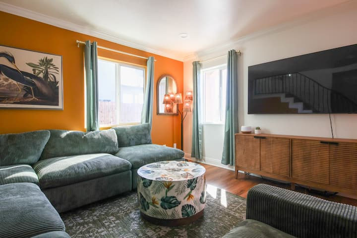 Perfect Blend Of Comfort & Space  5 Bedroom Home - South Gate, CA
