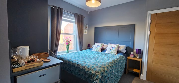 King Size Bedroom With Private Entry - Morpeth