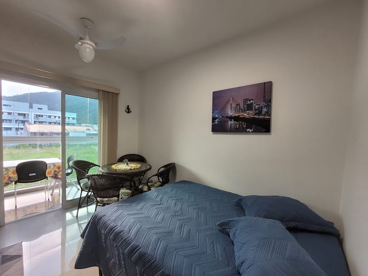 Cozy Caiobá Studio W Balcony, Ac & Private Parking - Matinhos