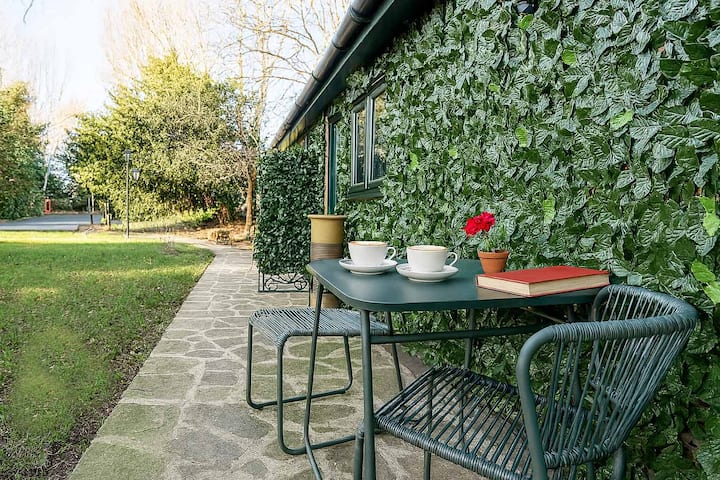 Restful •2 Br  • 2 Acre Garden Gated Free Parking - 布羅姆利