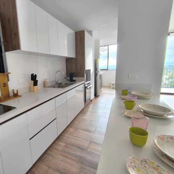 Beautiful, Big And Comfy Unit In Laureles Armenia - Armenia