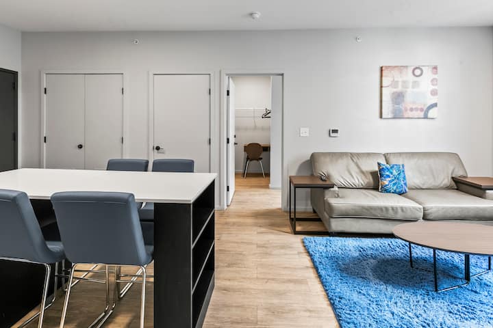 Downtown Gem | Spacious 2br Stay - Omaha, NE
