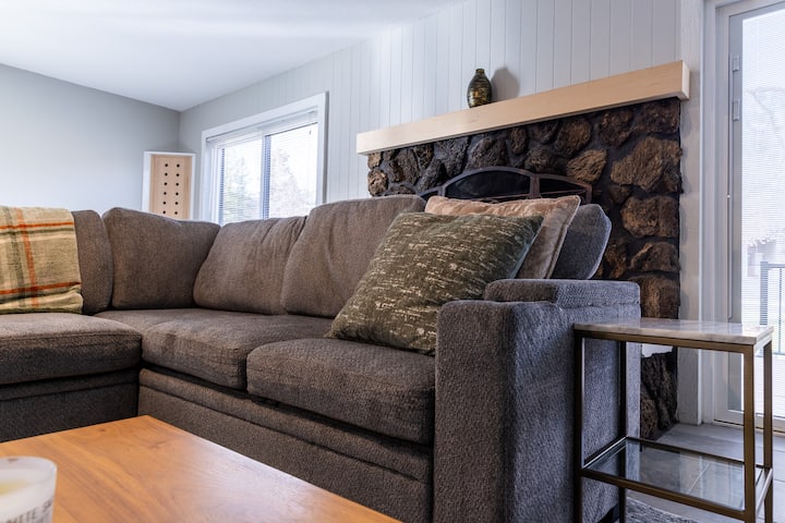 Modern Mountain View Retreat - Flagstaff, AZ