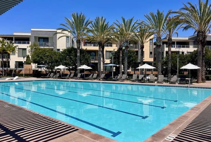 Luxury Condo W/pool & Gym - Irvine, CA