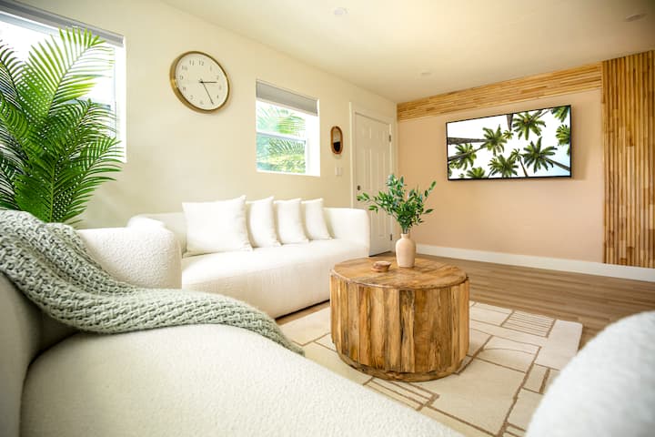 Villa "Talia" W/ Spa, Mini Golf, 3mile To Downtown - Naples, FL