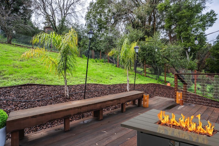 Redwood Hillmont Escape, Wellness, Views & Firepit - Oakland, CA