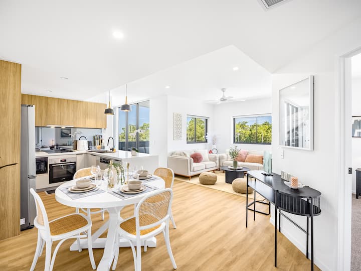 2 Beds Apt Walk To Shops & Trails/ 12 Mins To Cbd - QSAC (Queensland Sport and Athletics Centre)