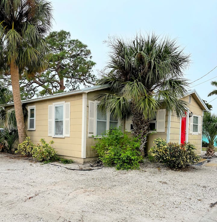 Cozy Cottage, 2 Bedrooms, 1 Bath In Sunny Sarasota - Sarasota, FL
