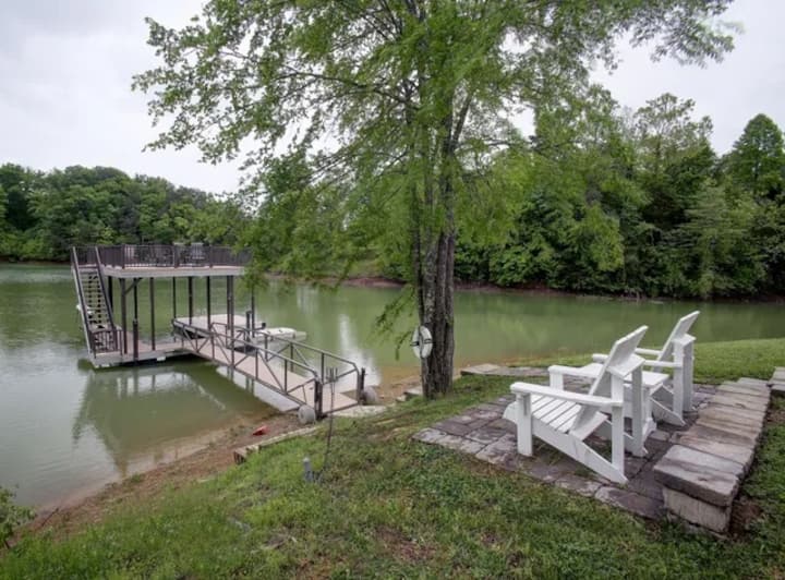 Knasgowa - Direct Lake Front House Retreat - Dandridge, TN