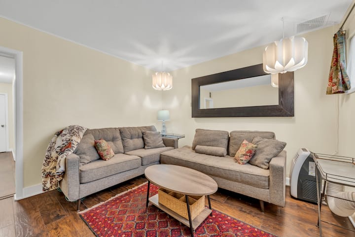 Sunny 2-bedroom In East Sacramento/w Pool & Patio - Sacramento, CA