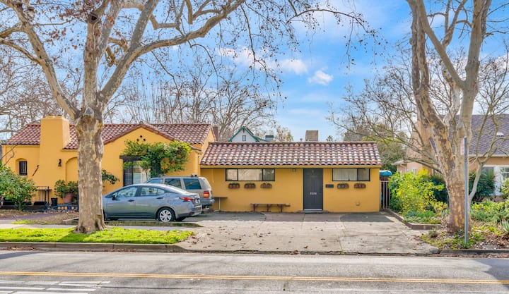 Sunny 2-bedroom In East Sacramento/w Pool & Patio - Sacramento, CA