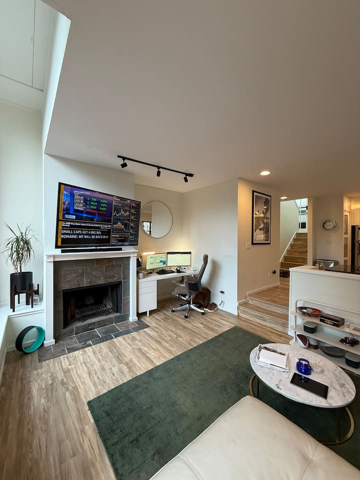 Market Place Townhome In Dt Kirkland - Kirkland, WA