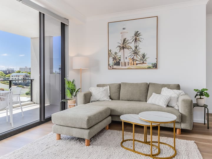 Modern Coastal Escape - Coolangatta