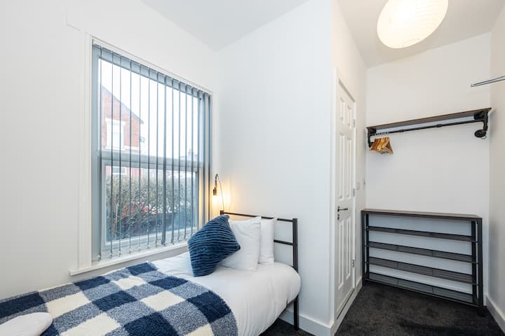 Private Ensuite Room | Kitchen Access & Fast Wifi - Stockport