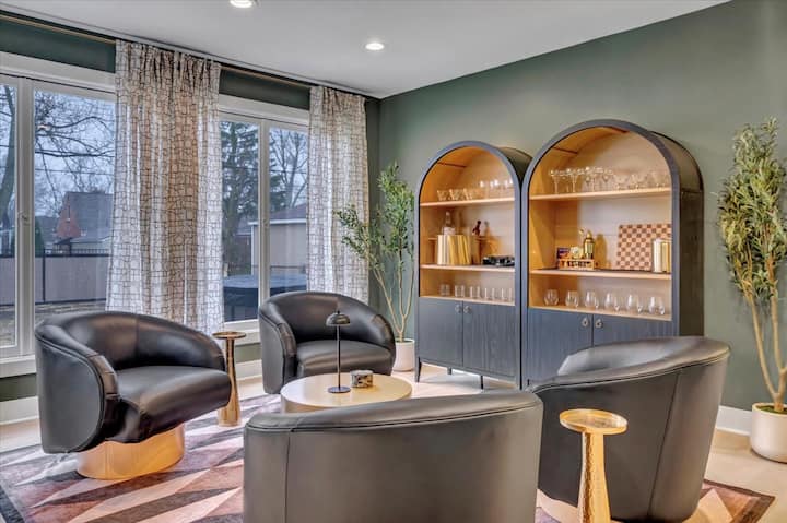 Newly Renovated 4 Bd/3 Ba Birmingham Home Hot Tub - Bloomfield Hills, MI
