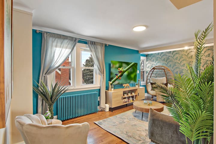 Jungle Oasis 3br | 2car Garage, A+ Location - Chicago O'Hare Airport (ORD)