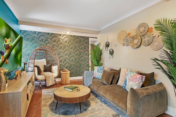 Jungle Oasis 3br | 2car Garage, A+ Location - Melrose Park, IL