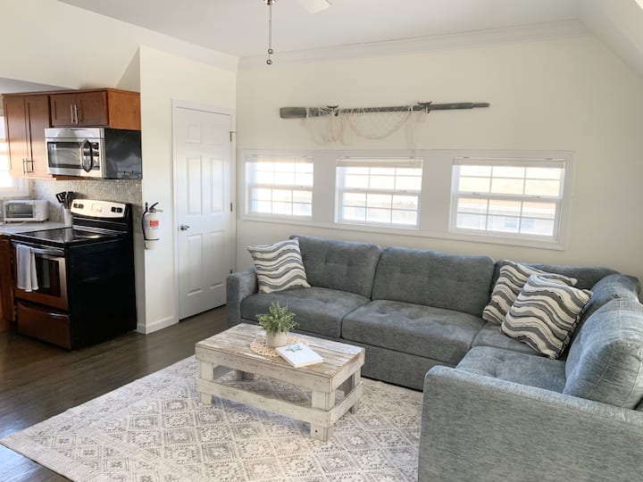 3 Bedroom, Beach-side Bungalow Penthouse - Beach Haven, NJ