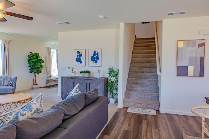 The Boho Grand Retreat 5br - 3.5bth - 9 Beds - Bakersfield, CA