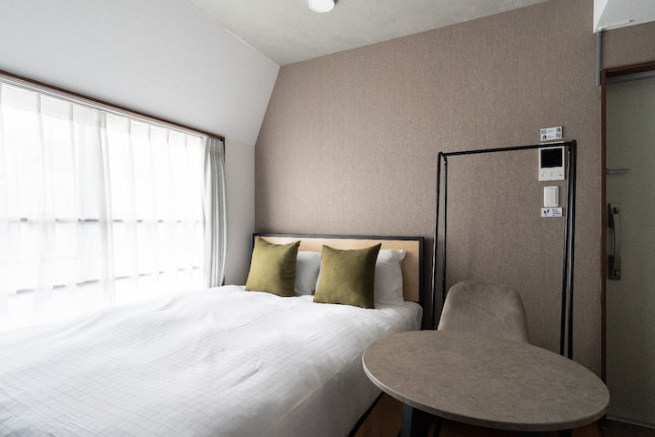A Clean White Room/f01 - Tokyo