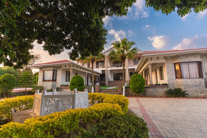 Seclude 15 Room Resort W Swimming Pool In Palampur - Palampur