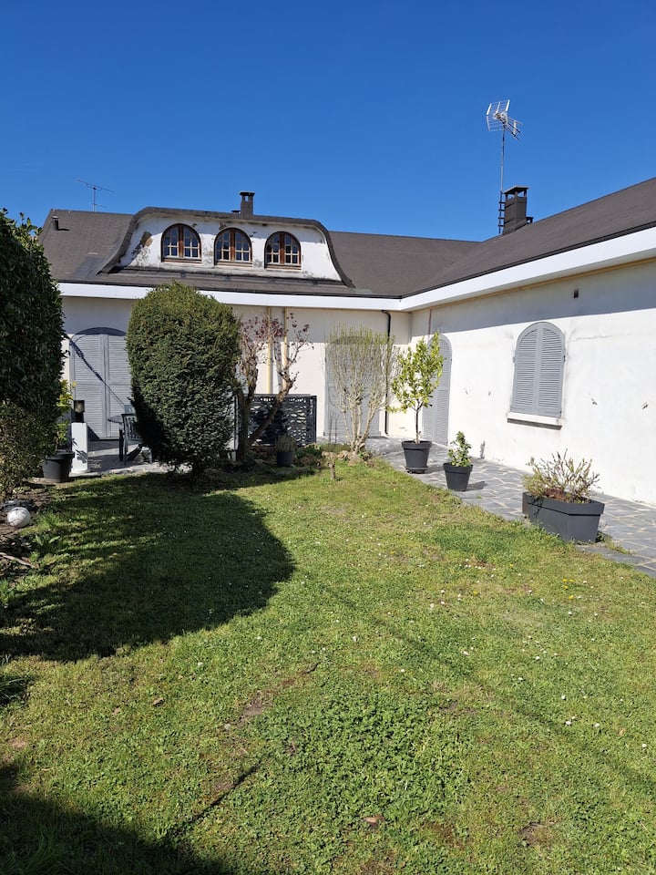 Maison Sur Terrain Arboré - Viry-Châtillon