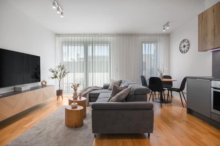 Viktoria Suite N.3 With Garage & Balcony - Prague