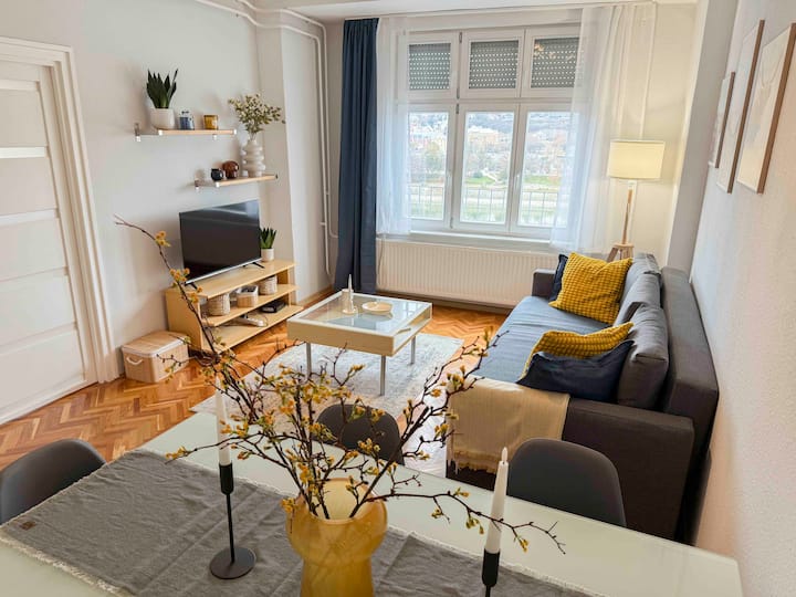 Riverside Apartment With Views - Budapest