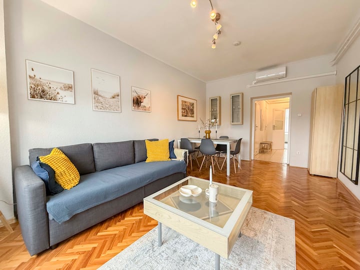 Riverside Apartment With Views - Budapest