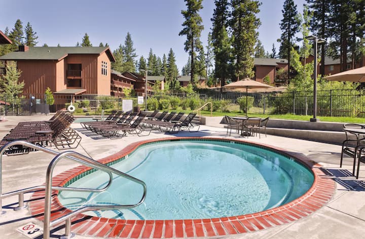 Spacious Sleeps 6-7 South Tahoe B - South Lake Tahoe, CA
