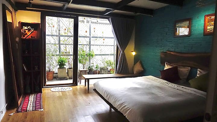 A Vintage Bedroom In District 1 - Ho Chi Minh City