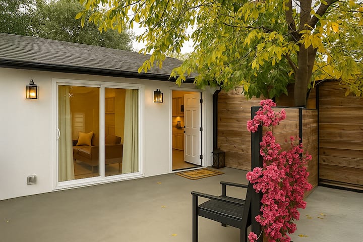 Modern House With Back Yard - Hidden Hills, CA