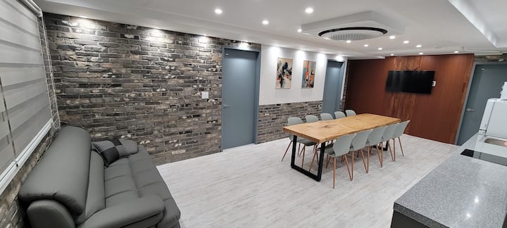 Hongik University Station 4min/4br&8bed&3bath - Seoul