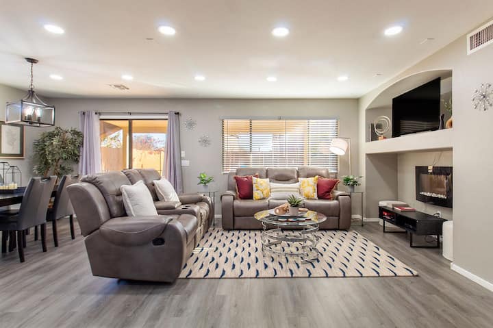 Heated Pool | King Bed | Firepit | Work Station - Casa Grande