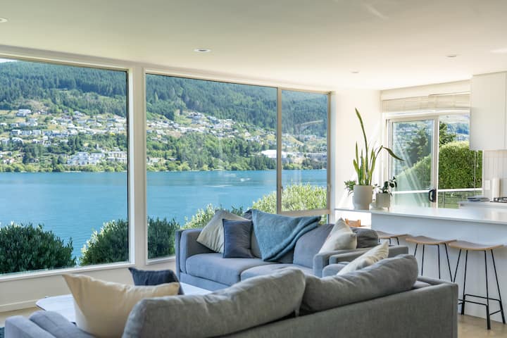 Prime Lake Front Living - Queenstown