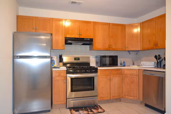 First Floor 3 Bed 2 Bath Full Washer Dryer Wifi - Edison, NJ