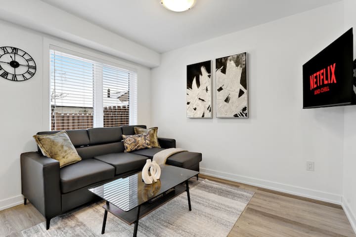 Family Friendly Waterfront 3br House Sleeps 8 - Welland