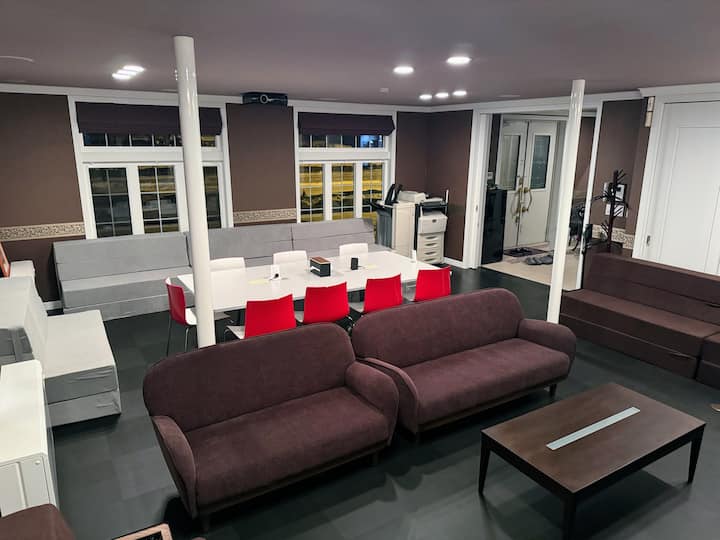 【Biei Terrace1f】170型高解像度プロジェクター付スタジオルーム(独立専用玄関) - Asahikawa