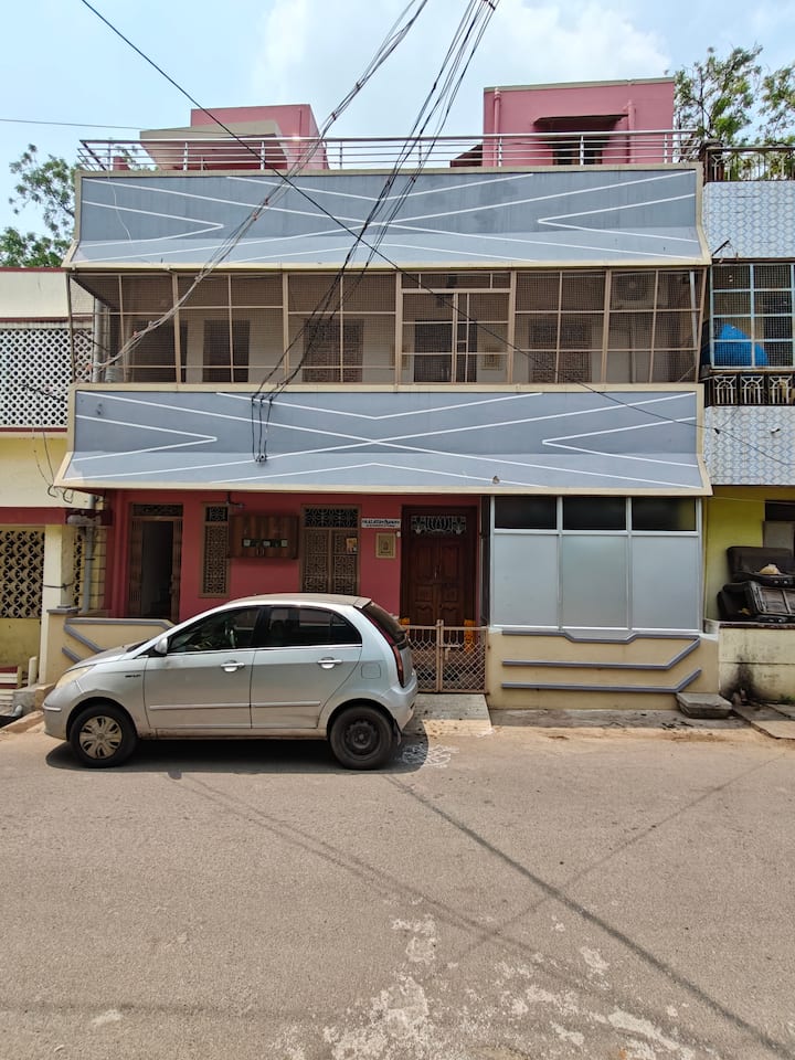Aalaya Home Stay-standard Family Room - Tiruvannamalai