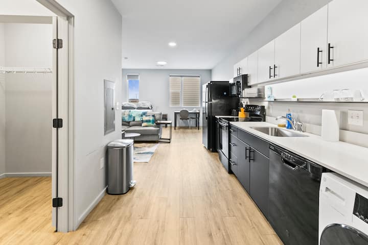 Stunning Studio | Downtown Omaha | Free Gym Access - Nebraska