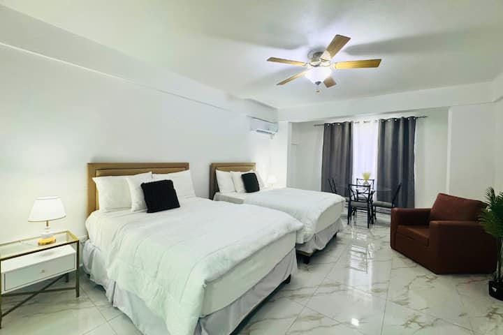 24 - Double Full Suite With Pool And Wifi Access - ジャマイカ キングストン