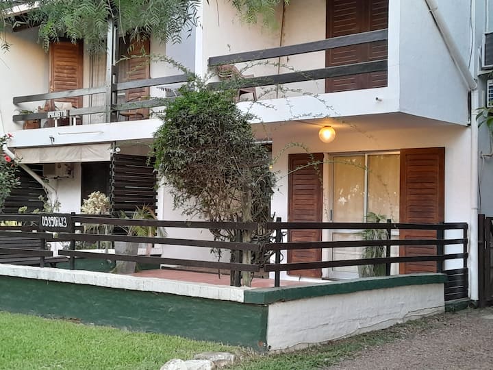 Amplio Apto En Termas De Daymán Con Jardín - Salto