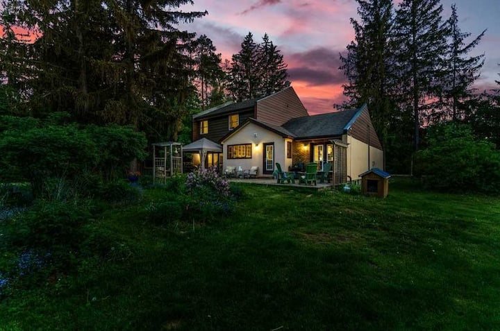 Riverside, 4 Br-5 Bed/modern Getaway, 100% Privacy - Georgetown, ON, Canada